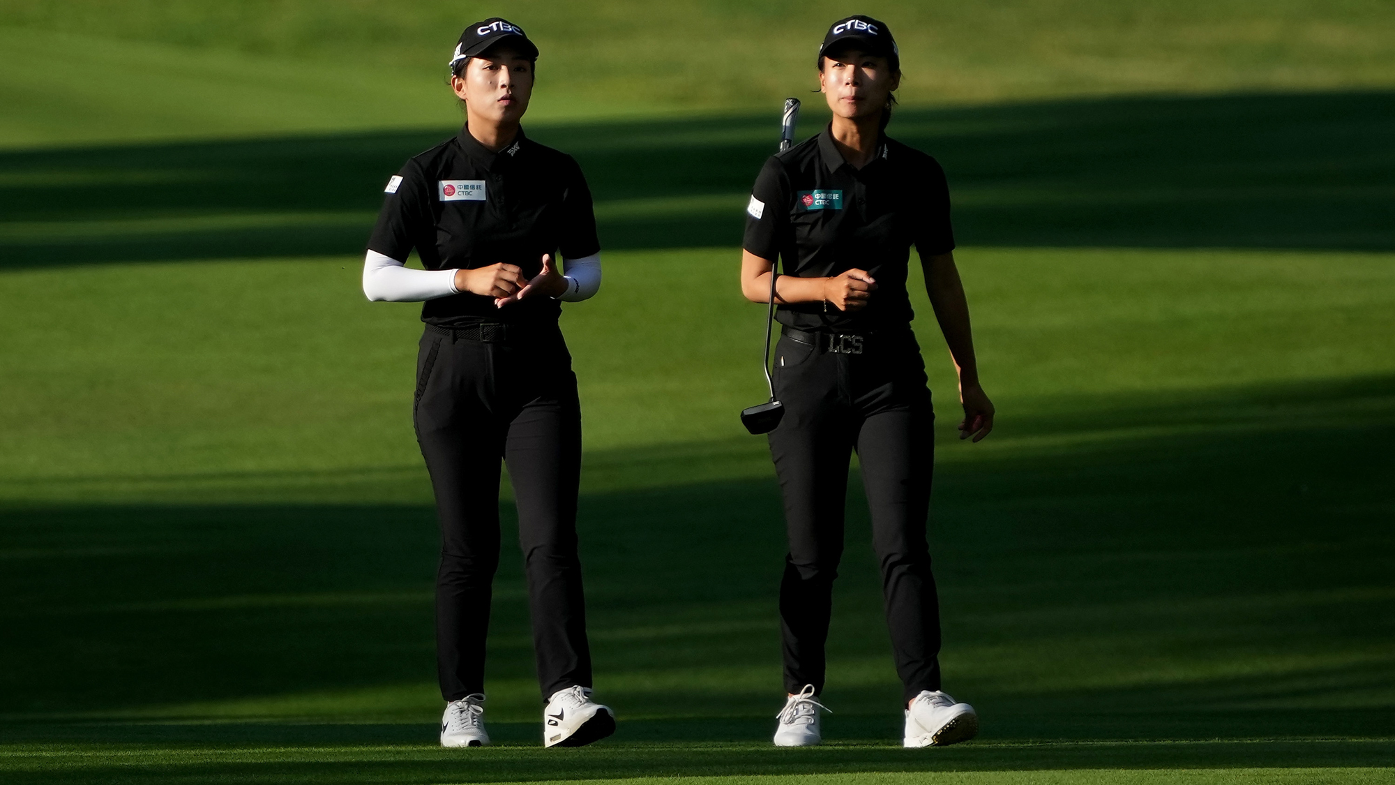 Yu-Sang Hou Leans on Sister Vivian at Q-Series | Epson Tour