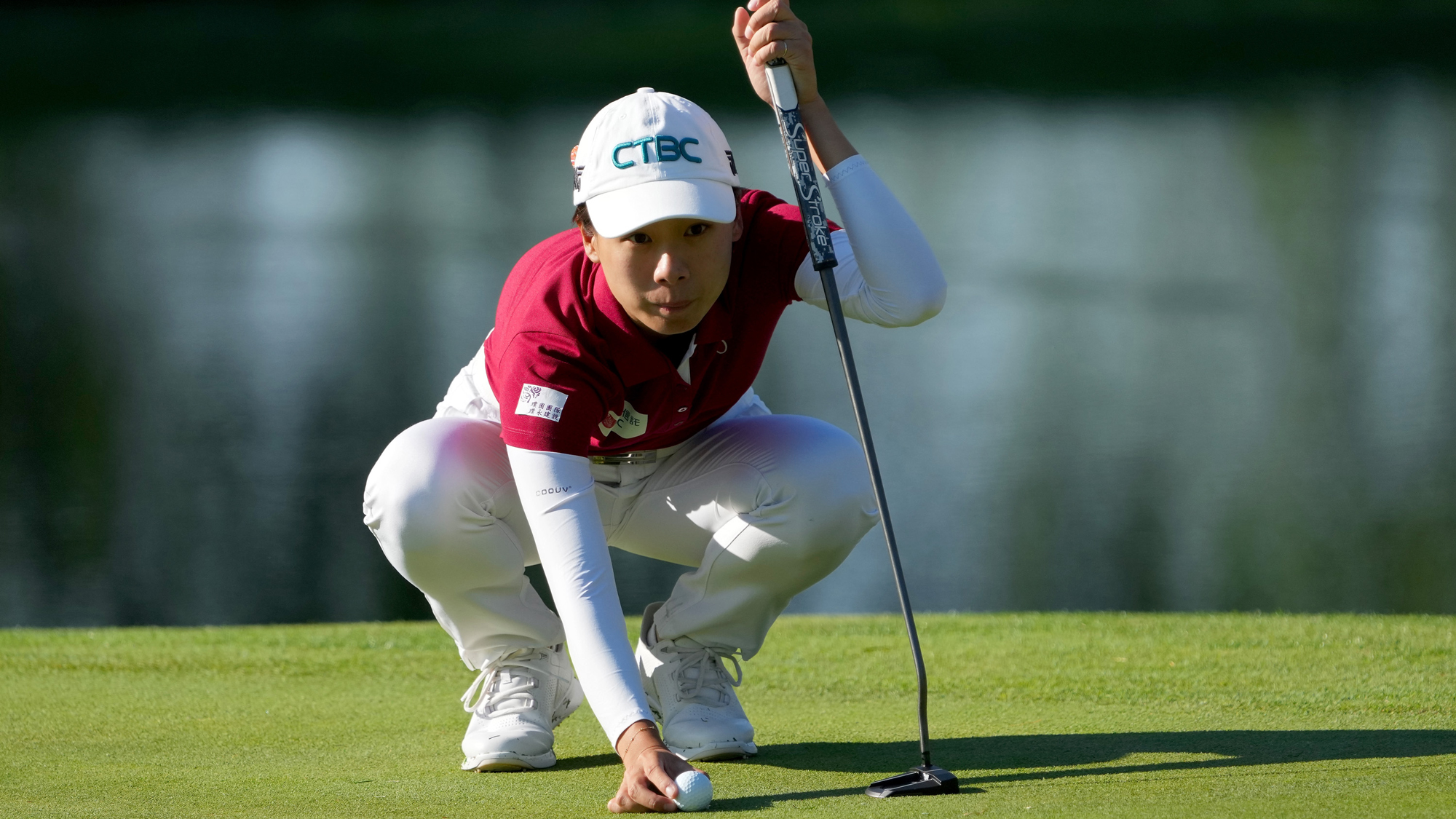 Yu-Sang Hou Leans on Sister Vivian at Q-Series | Epson Tour